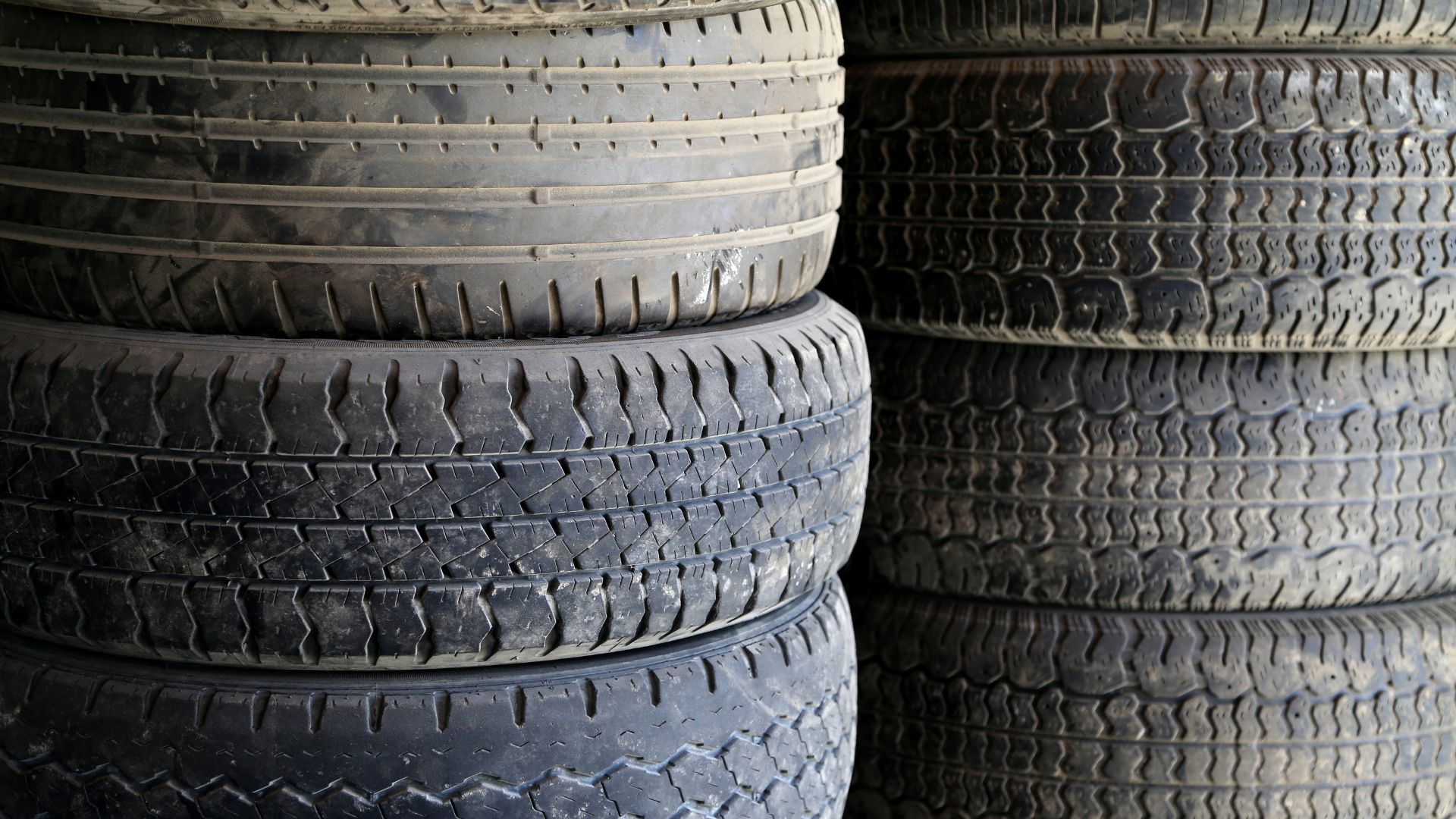 5 Penyebab Utama Ban Mobil Tipis, Dampak dan Cara Atasinya